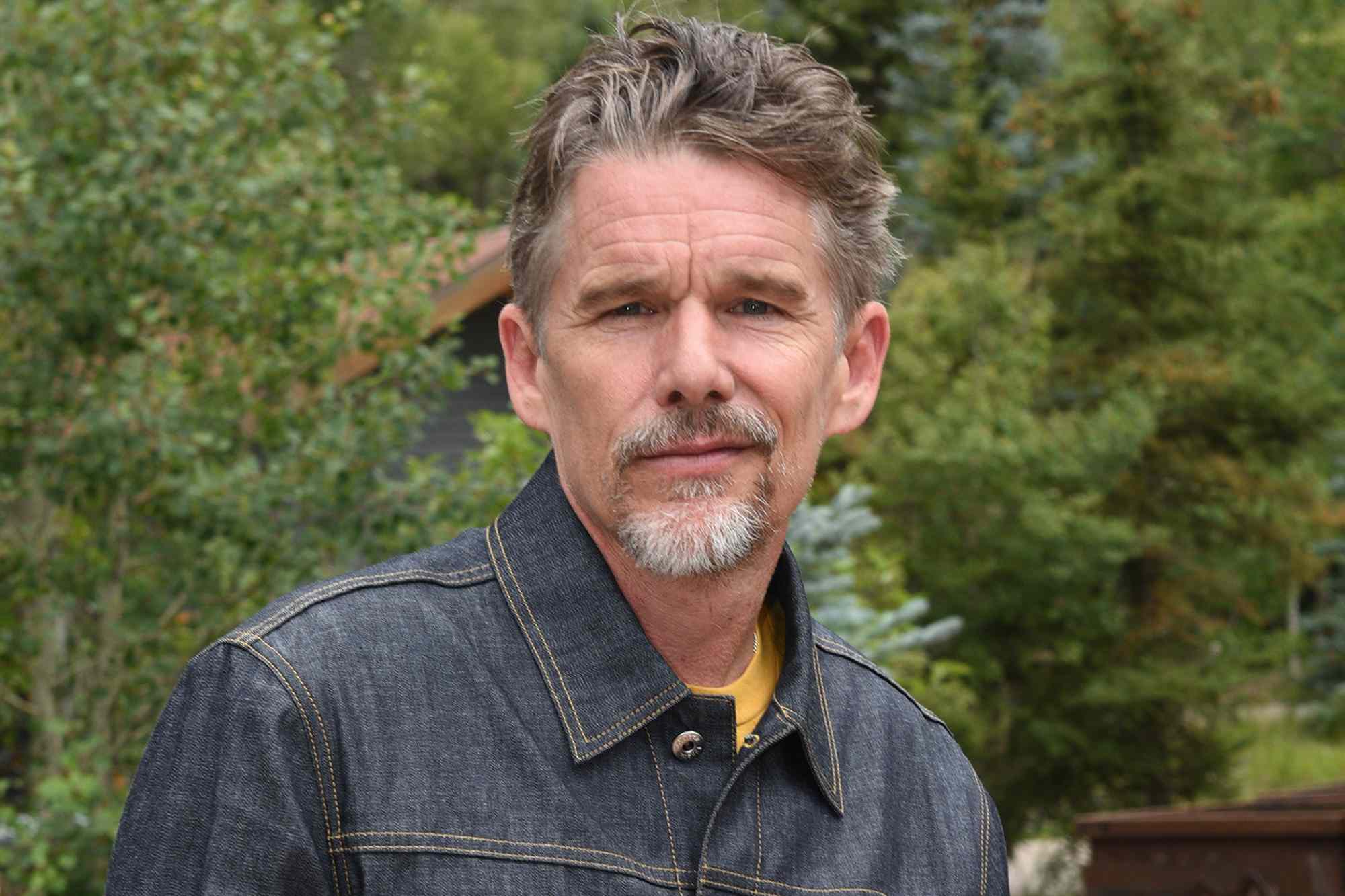 Ethan Hawke Recorda a Maior Lição Que Aprendeu com Robin Williams em ...