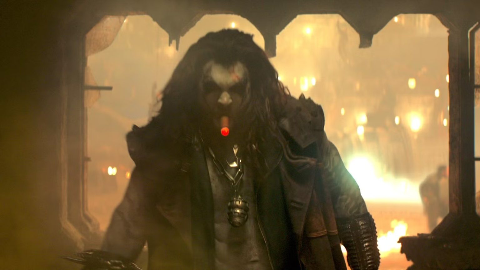 Jason Momoa muda de planeta e de atitude: o primeiro olhar sobre Lobo ...